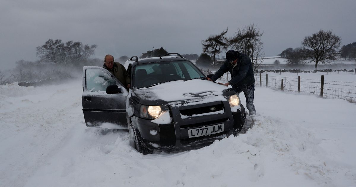 Live updates as 'mini Beast from the East' brings 25cm of snow and -8c ...