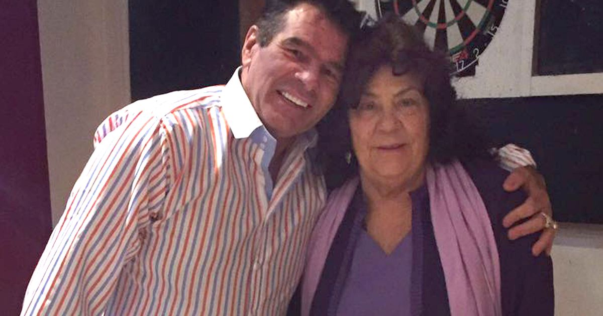 My Colossal Fleshy Gypsy Funeral: Paddy Doherty's kisses mum Queenie's ...
